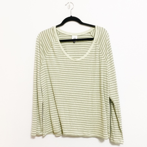 CAbi | Tops | Cabi 4375 Game Tee Fall 222 Large Euc | Poshmark